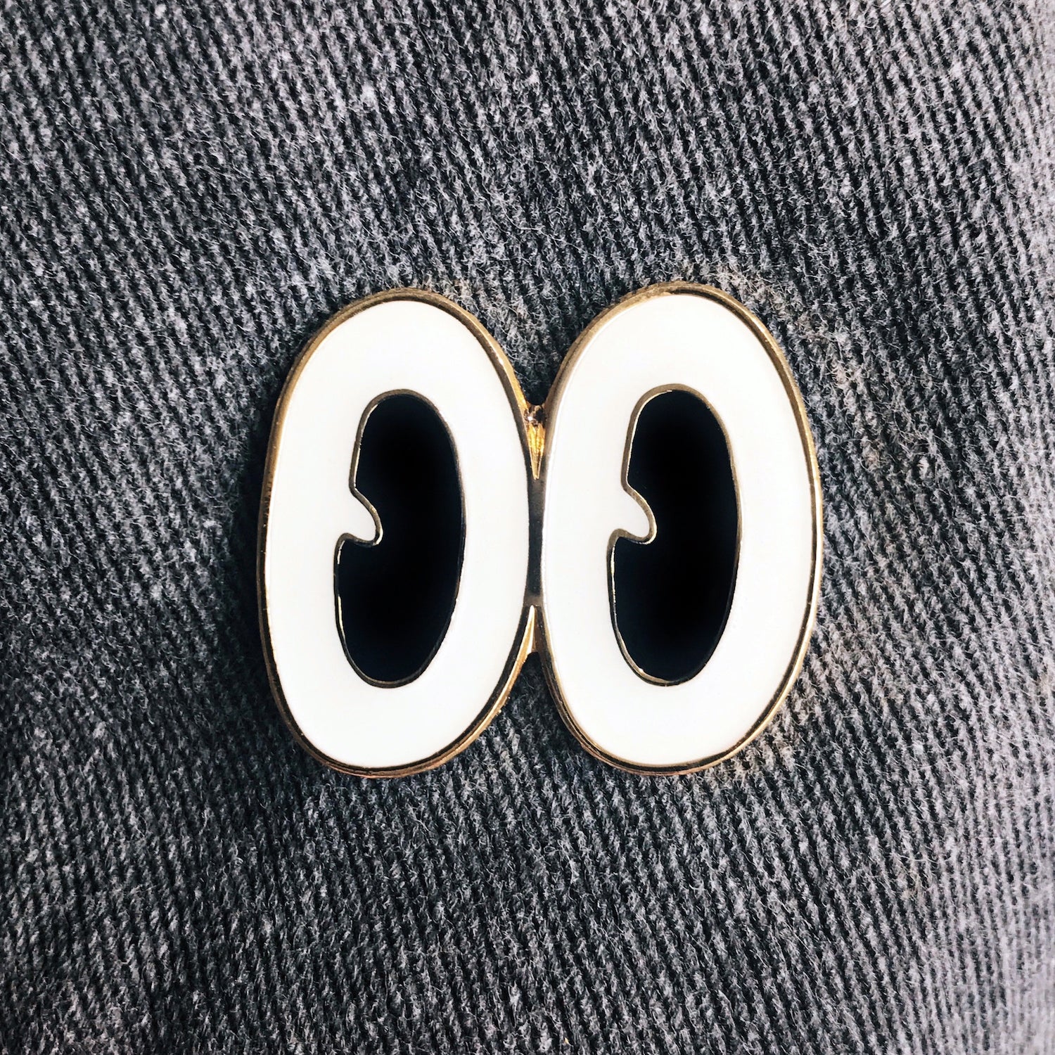 Cartoon Eyes Pin – TV DAD